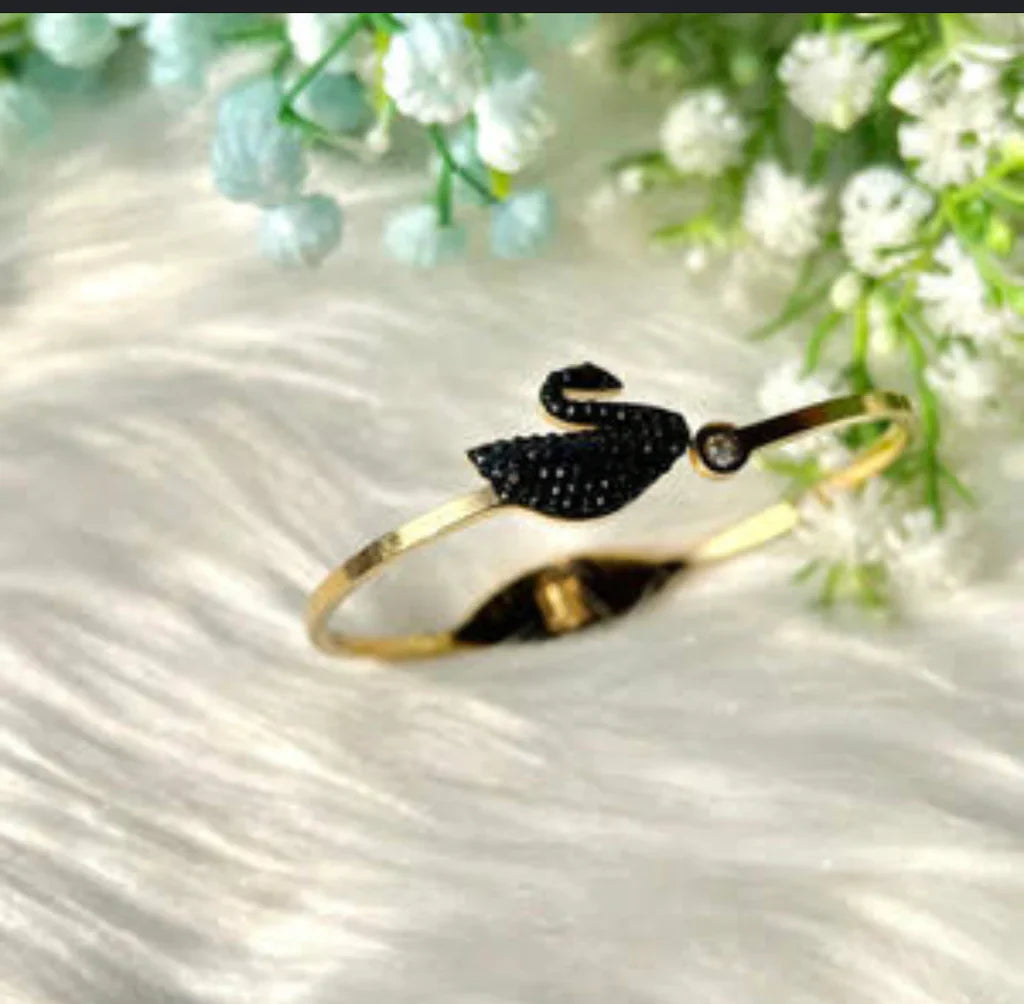 Single Swan Bracelet (Gold) – Jewels Bling